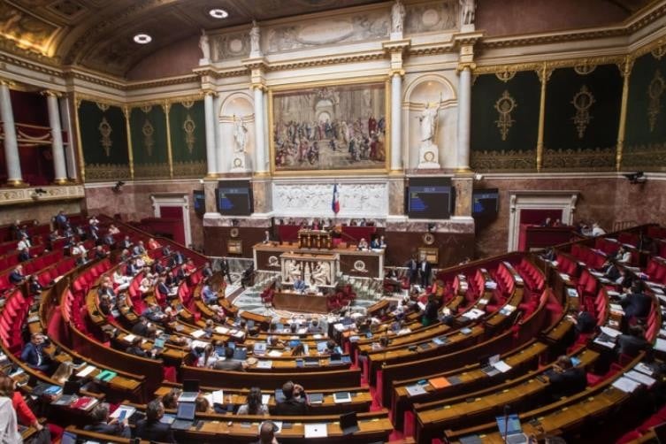 Во францускиот Парламент ќе се гласа за доверба на владата Дознај на
