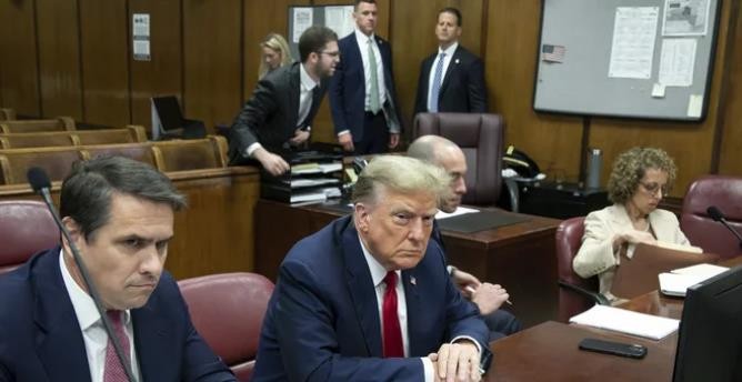 Судијата го одби барањето за поништување на судењето на Трамп за скандалот со порно ѕвездата