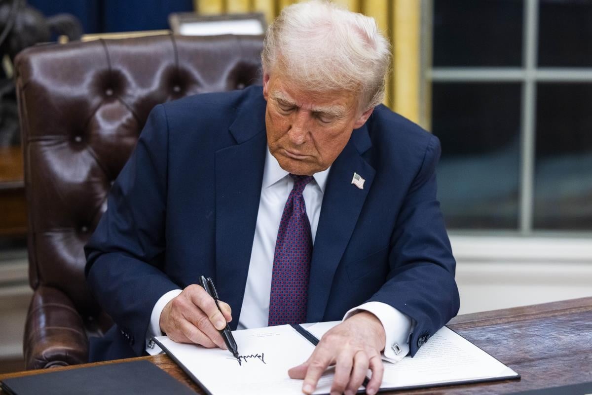 Трамп го предупредува Иран да се согласи на нуклеарен договор пред