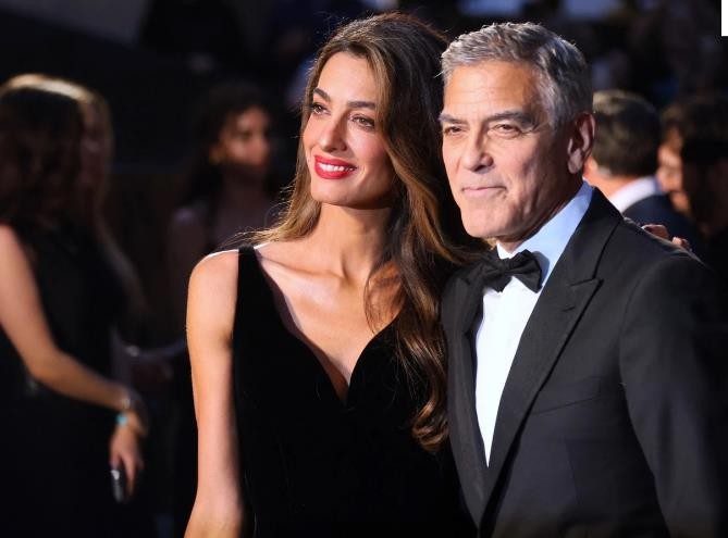 Фото: По дебаклот со обoена коса, Џорџ Клуни ги израдува жените!!