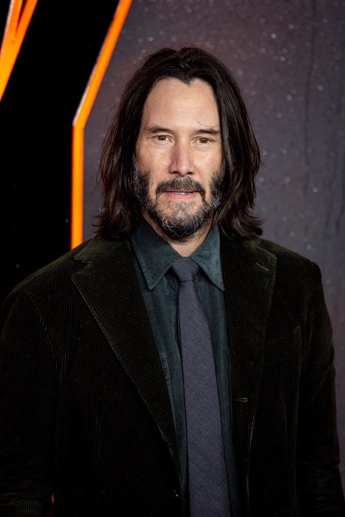 Киану Ривс е снимен со нов имиџ на филмски сет во Лос Анџелес