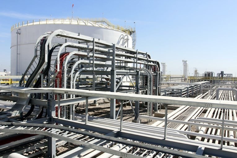 Ирак го презема управувањето со едно од најголемите нафтени полиња на ...