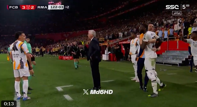 Рудигер фрли шише кон судијата, едвај го задржаа да не направи поголем ...