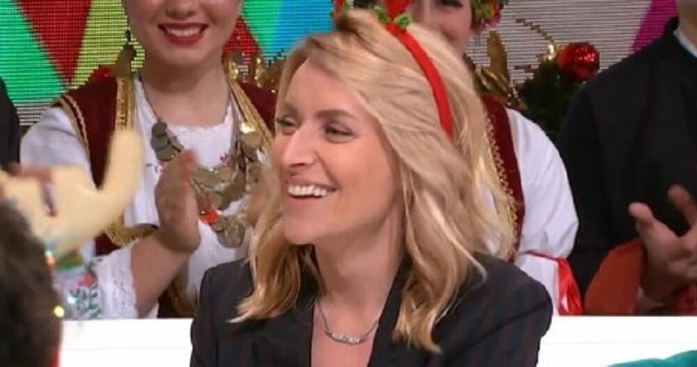 ПРВО ПОЈАВУВАЊЕ НА АНЃЕЛКА ПРПИЌ ПО ВЕСТА ДЕКА Е БРЕМЕНА: „Сега морам ...