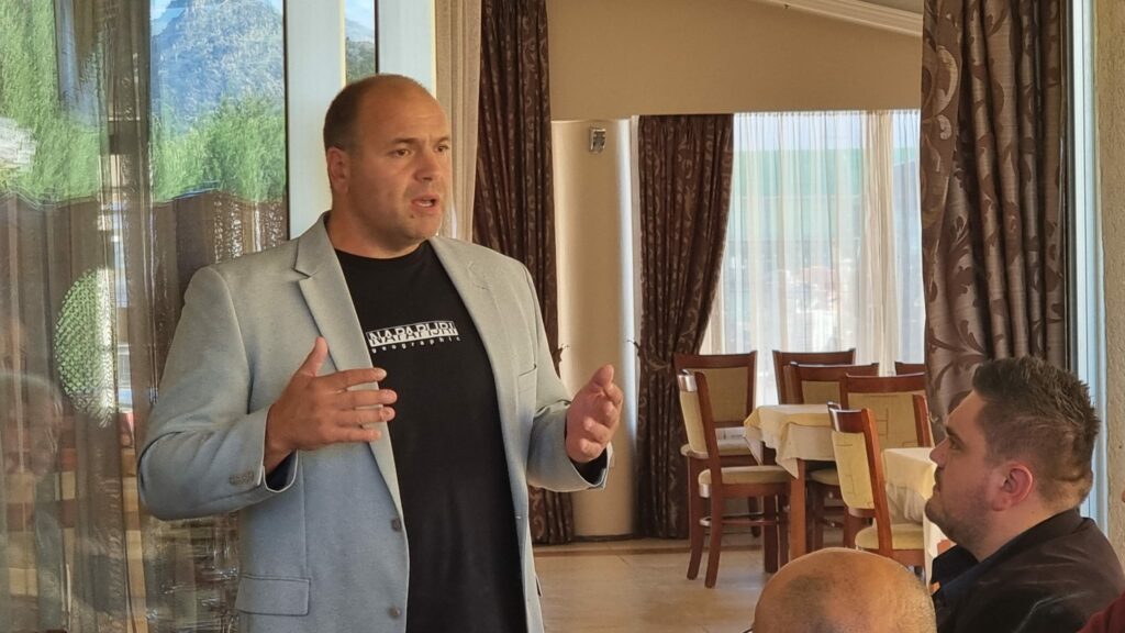 МАКСИМ Димитриевски на средба со прилепчани движењето се шири Вечер