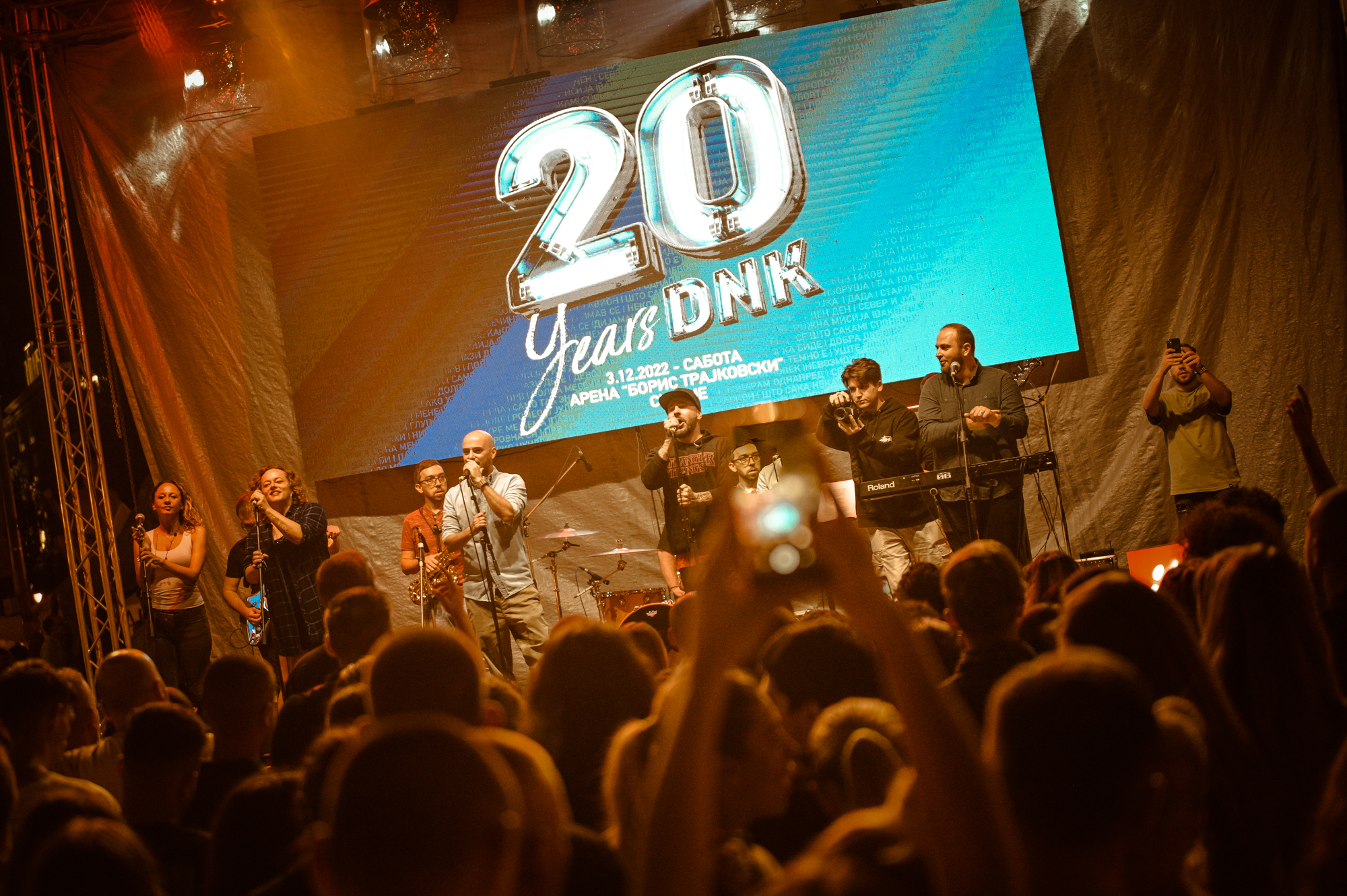 ДНК добија уникатна роденденска ЧЕСТИТКА од колегите! Сите фини, само ...