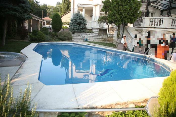 Фото Луксузната вила во белград на Јелена Карлеуша