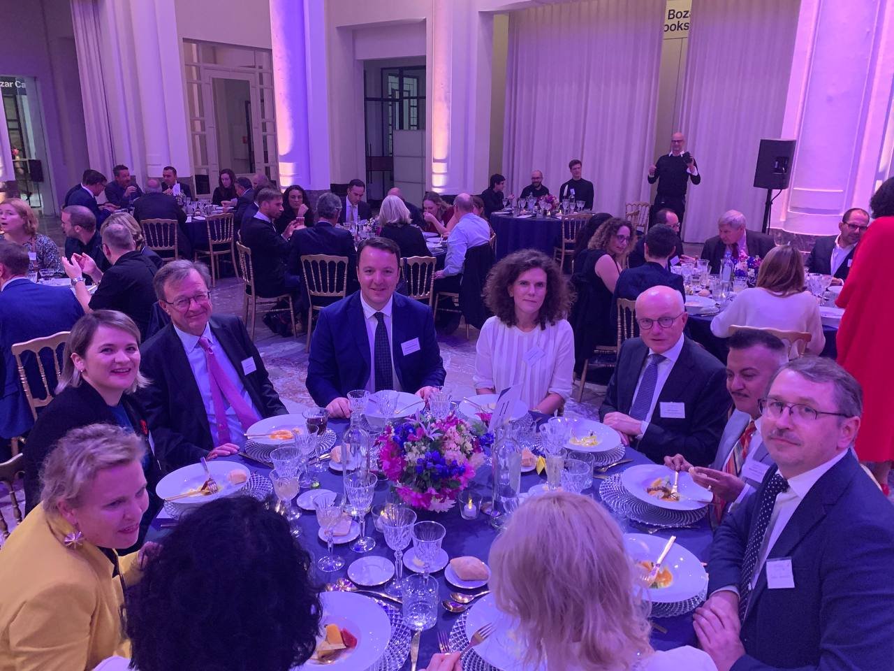 (ФОТО) Николоски на гала вечера со европските лидери, разговара за ...