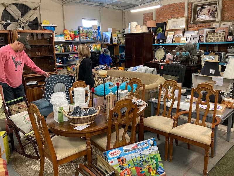 Купила слика од продавица за стари работи за 4, па ќе ја продаде за 250 ...