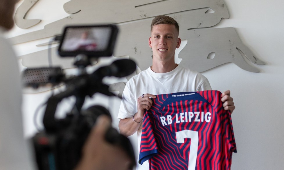 Олмо потпиша нов договор со РБ Лајпциг и го „извиси“ Баерн М