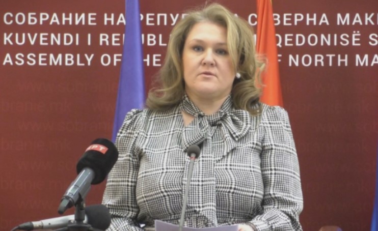 ДОКУМЕНТ Ковачки Петровска и семејството со пријавено живеалиште во луксузната хациенда со базен