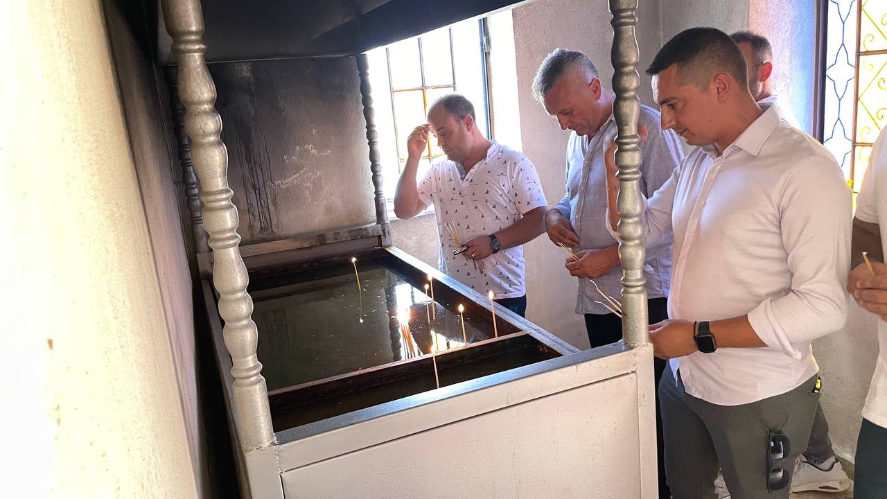 Сајкоски во посета на Македонците во Албанија Разговаравме за положбата и правата на