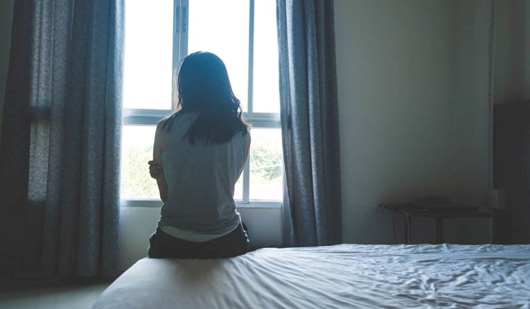 Ужас во Хрватска Ја силувал 17 годишната ќерка со посебни потреби му родила дете