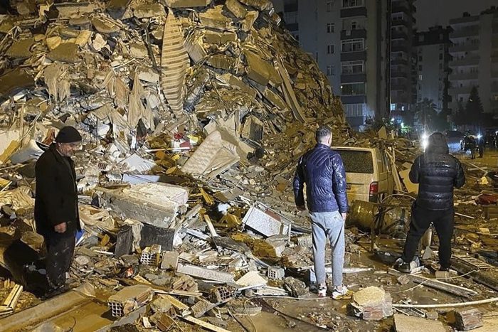 ВИДЕО Погледнете го моментот на разорниот земјотрес во Турција